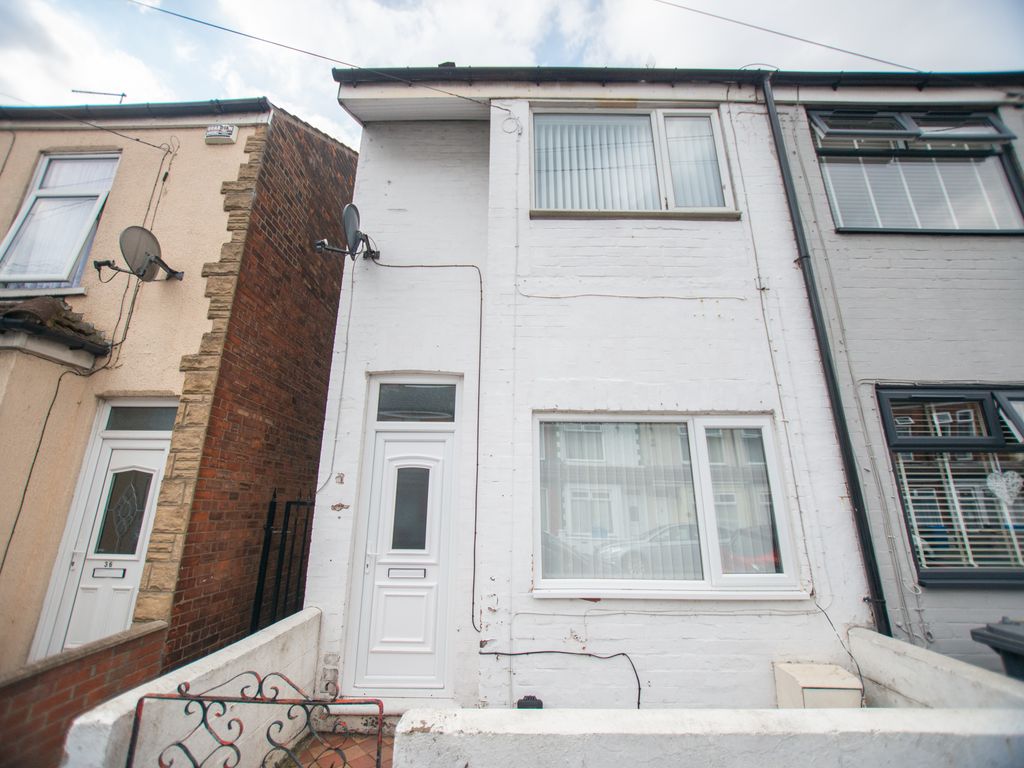 2 bed terraced house to rent in Essex Street, Hull HU4, £525 pcm - Zoopla