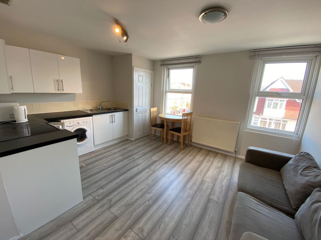 1 bed flat to rent in George Street, Reading RG1, £1,100 pcm - Zoopla