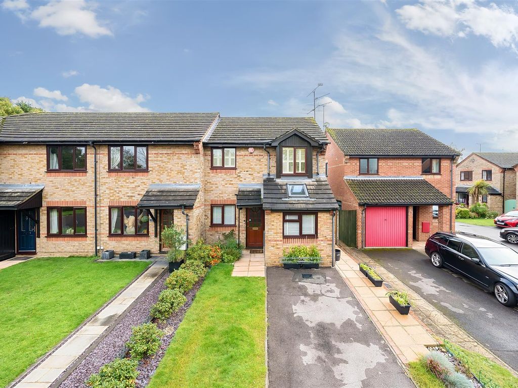 2 Bed End Terrace House For Sale In Riverdene Drive Winnersh