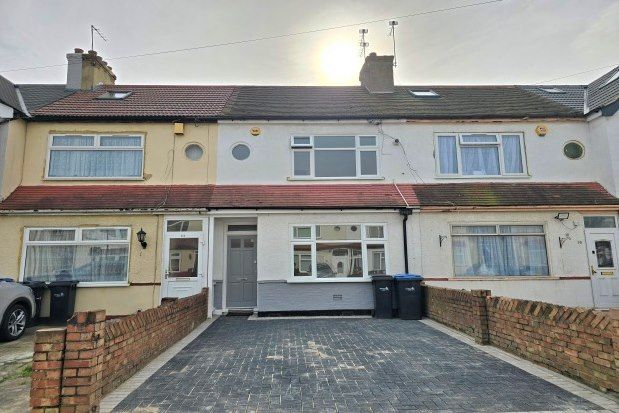 3 bed property to rent in Tiverton Road, London N18, £2,100 pcm - Zoopla