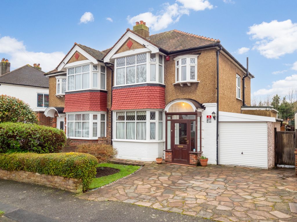 3 Bed Semi Detached House For Sale In Burnham Drive Worcester Park Kt4