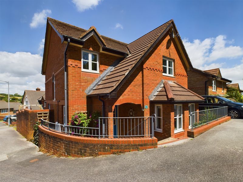 4 bed property for sale in Manor View, Par PL24, £350,000 - Zoopla