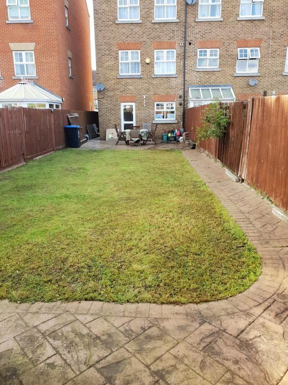 3 bed property to rent in Rose Bates Drive, London NW9, £2,400 pcm - Zoopla