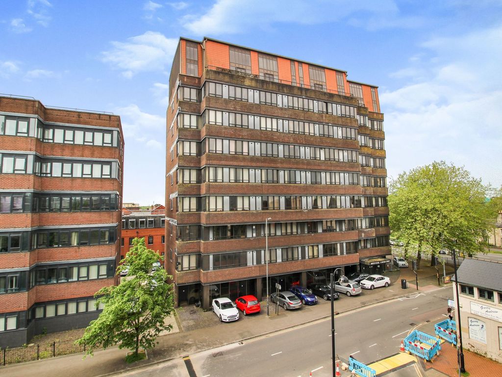 1 bed flat to rent in 1 Farnsby Street, Swindon SN1, £950 pcm - Zoopla