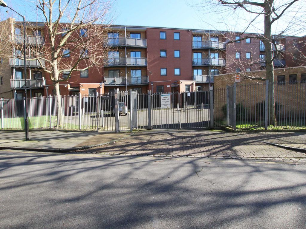1 bed flat to rent in Rich Street, London E14, £1,699 pcm - Zoopla