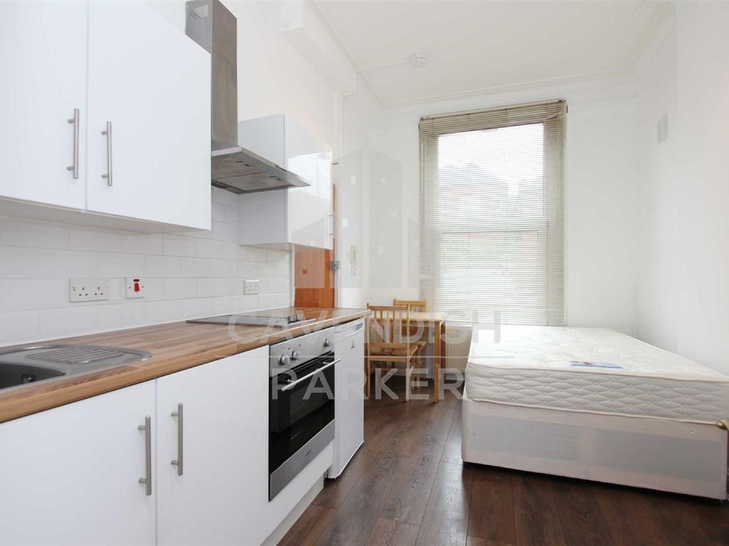 Studio to rent in Manstone Road, Kilburn, London NW2, £1,083 pcm - Zoopla