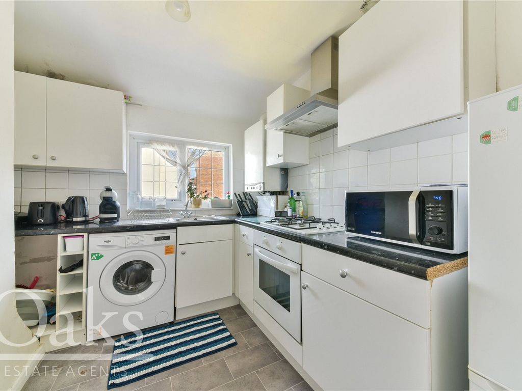 2 bed flat for sale in Dickensons Lane, Woodside, Croydon SE25 - Zoopla