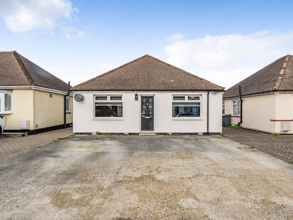 3 Bed Detached House For Sale In Anne Boleyn Drive Rochford Ss4 £