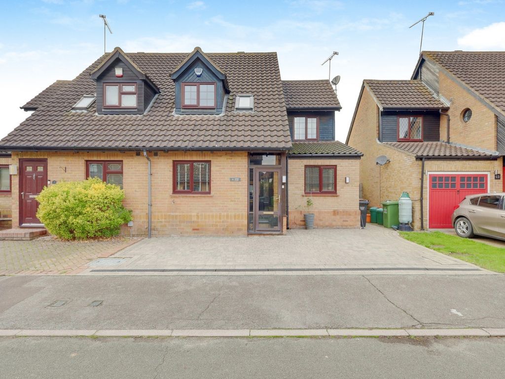3 bed semi-detached house for sale in Acorn Place, Basildon SS16, £ ...