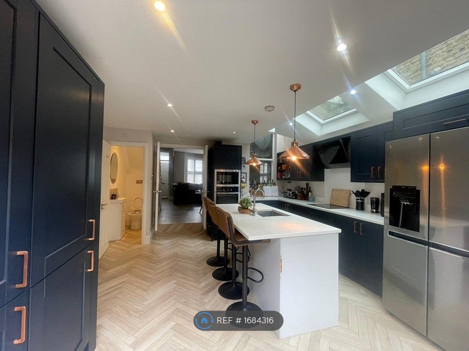 Room to rent in Ewald Road, London SW6 - Zoopla