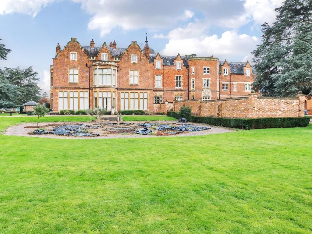 3 bed flat for sale in Longbourn, Windsor SL4, £565,000 - Zoopla