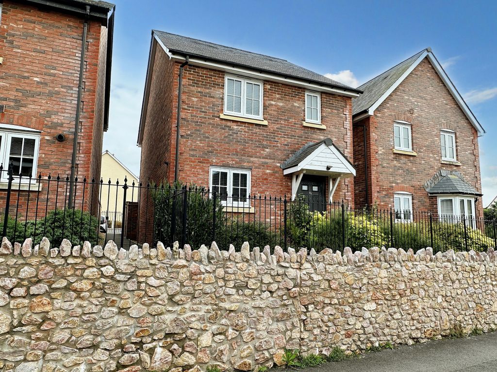 3 Bed Detached House For Sale In Greenhill Road Kingsteignton Newton