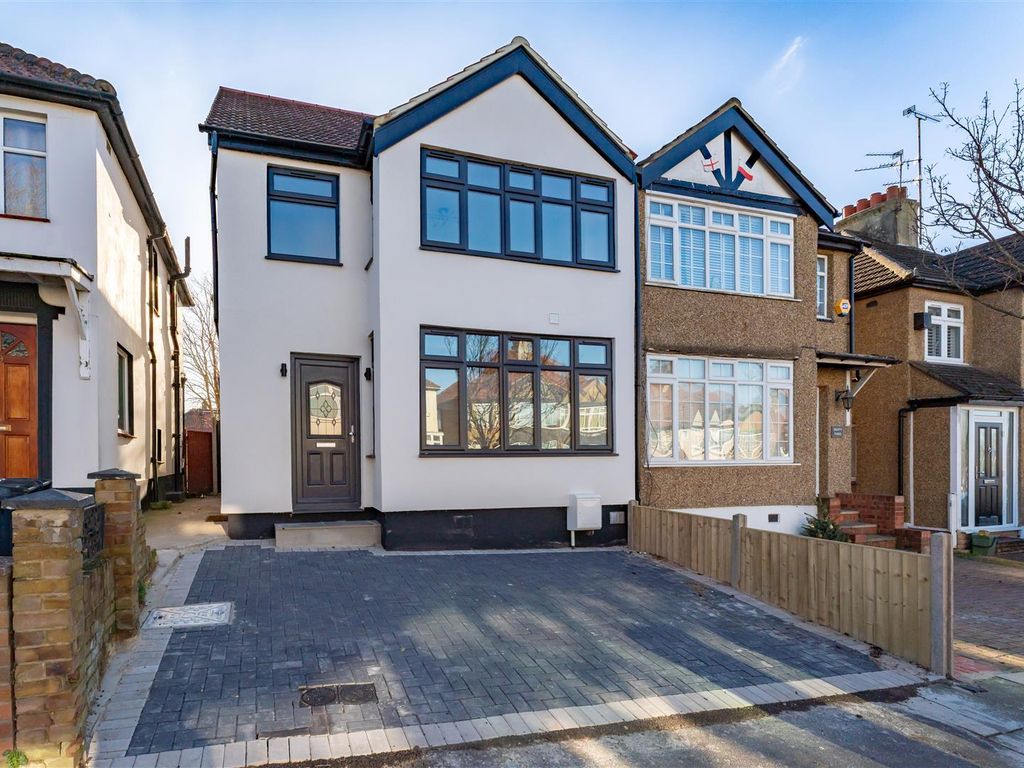 2 bed flat for sale in Beechmount Avenue, London W7, £465,000 - Zoopla