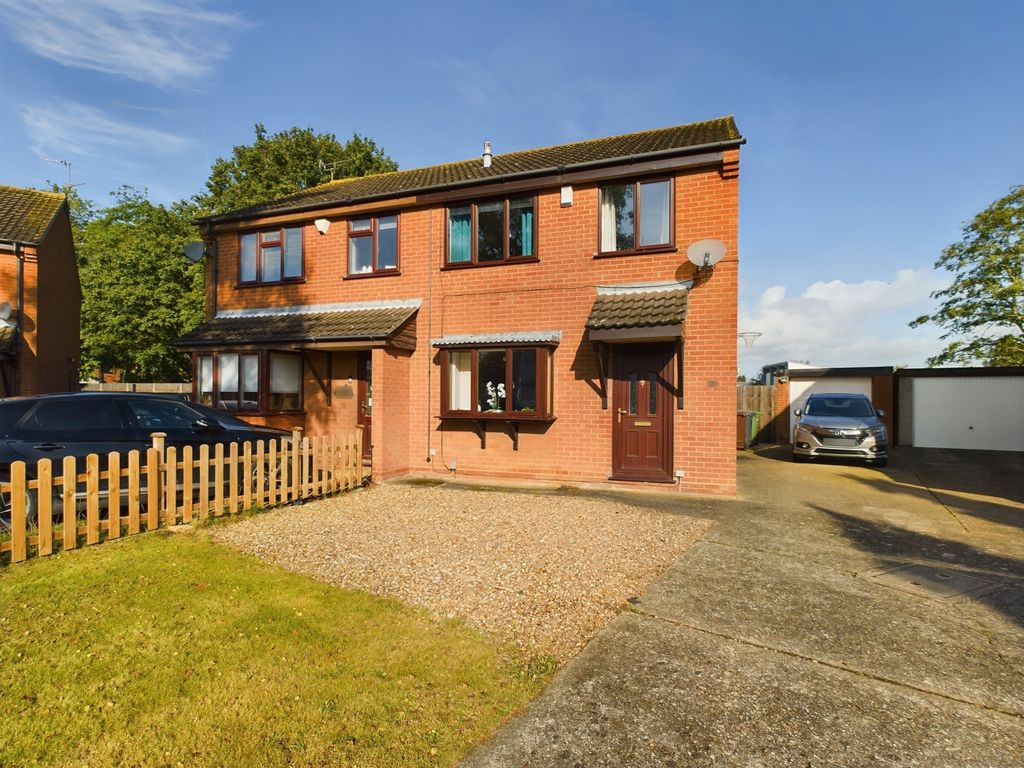 3 Bed Semi Detached House For Sale In Lydd Close Lincoln Ln6 £215 000
