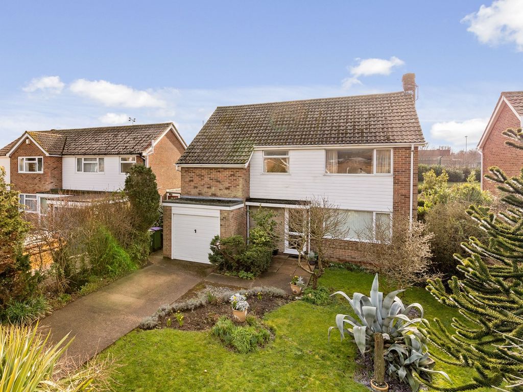 4 bed detached house for sale in Pent Vale Close, Folkestone CT19, £ ...