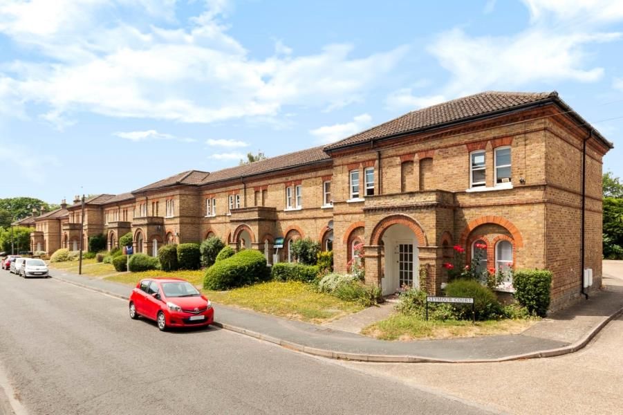 1 bed maisonette to rent in Knaphill, Surrey GU21, £1,000 pcm - Zoopla