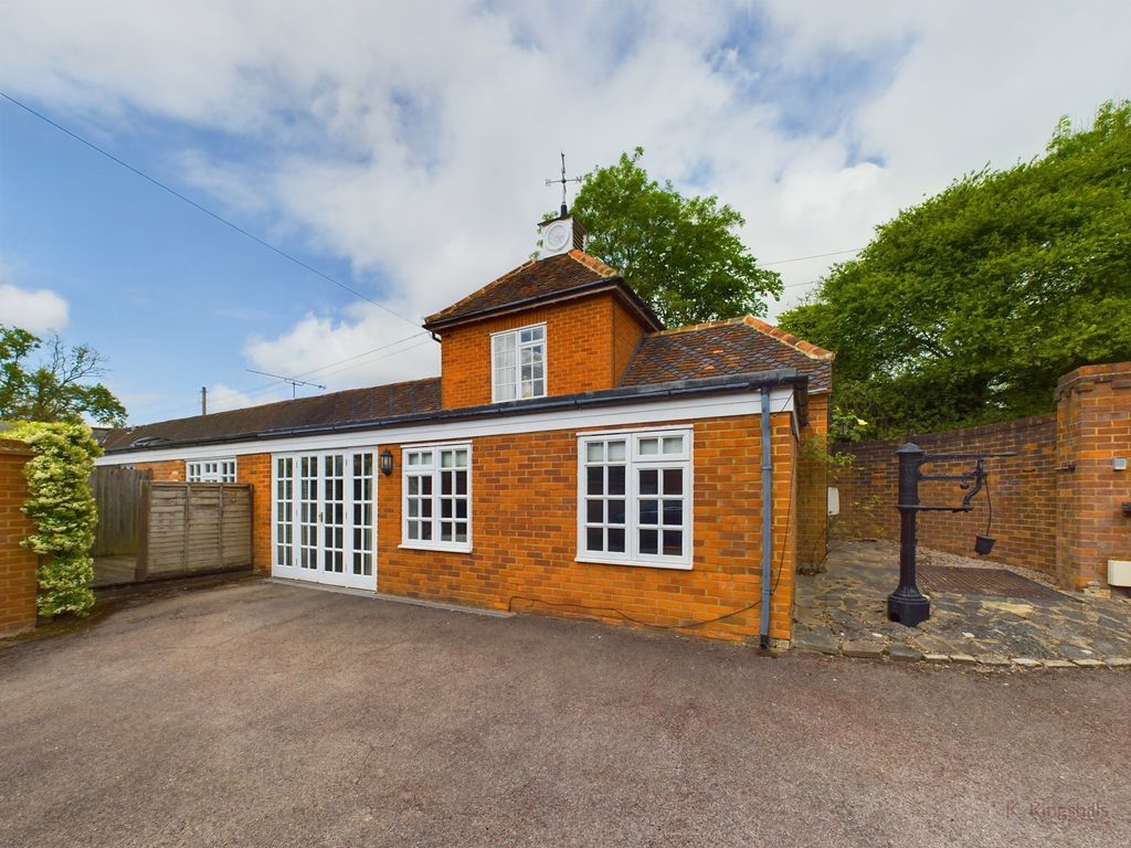 2 bed cottage to rent in Hammersley Lane, Penn, Buckinghamshire HP10, £ ...