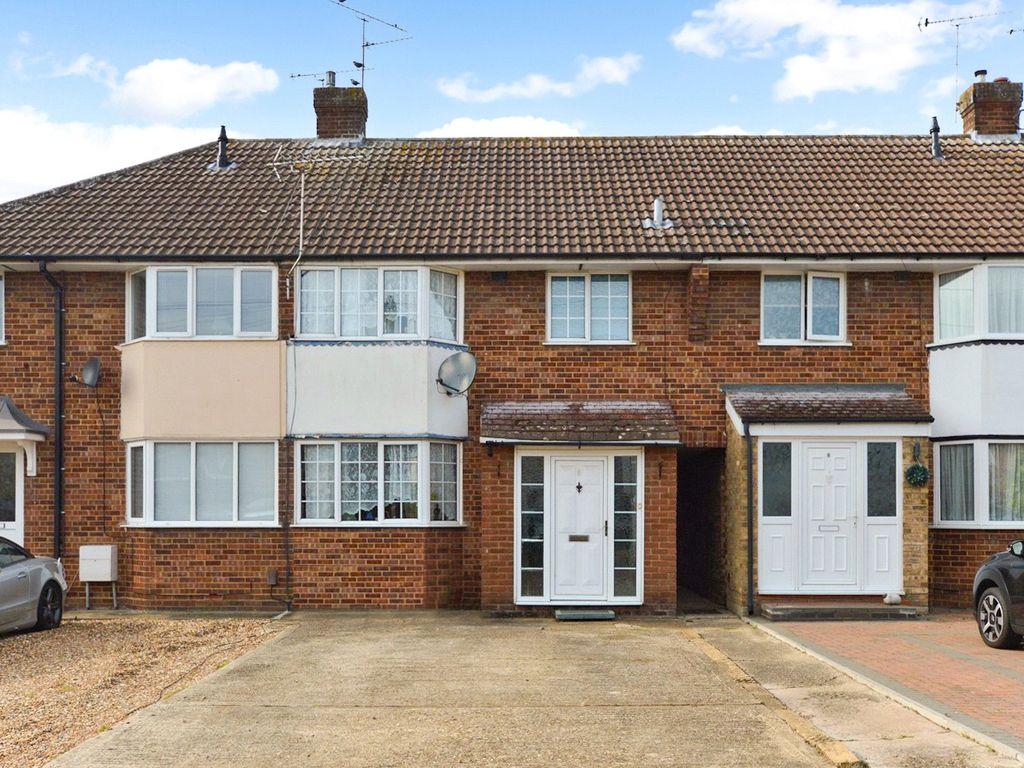 3 bed terraced house for sale in Suncote Close, Dunstable, Bedfordshire ...
