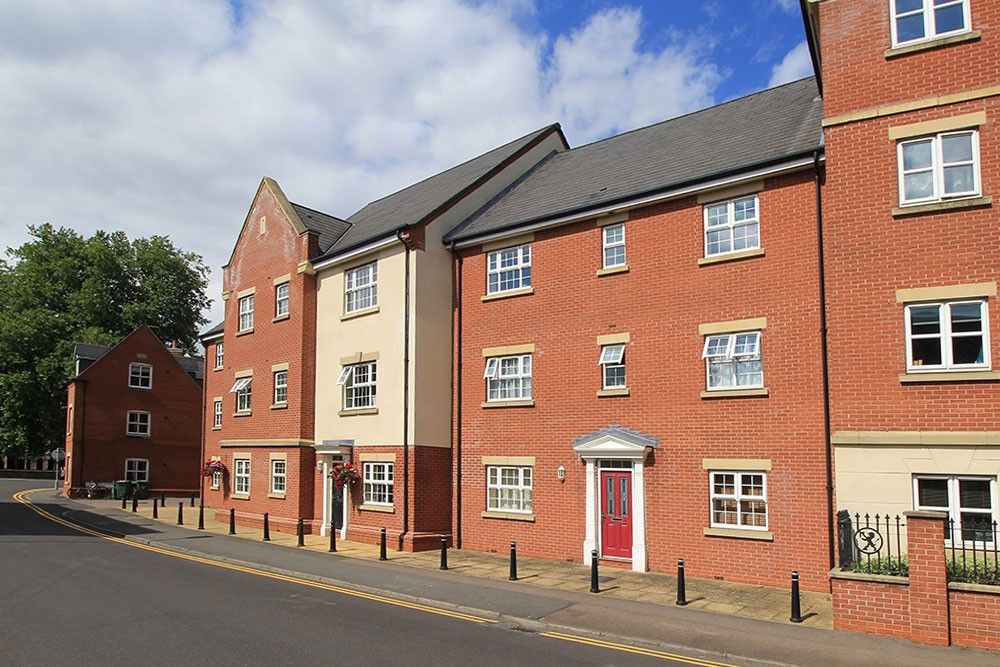 2 bed flat to rent in Manor Gardens Close, Loughborough LE11 - Zoopla