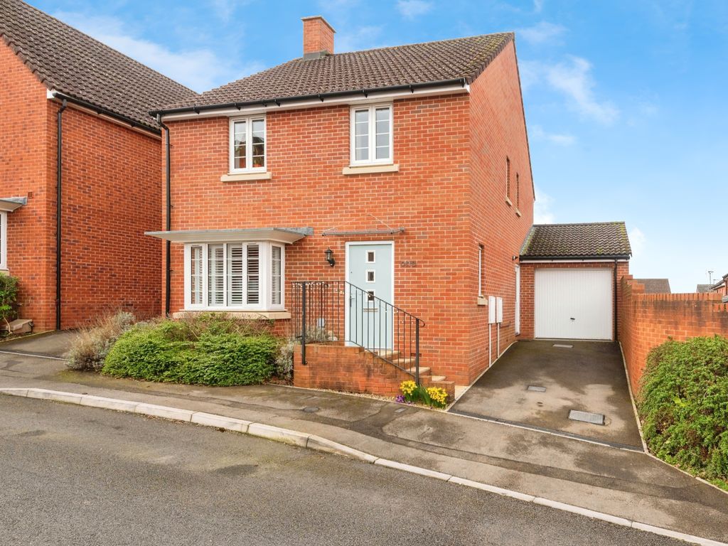 4 bed detached house for sale in Staunton Lane, Gloucester GL3, £ ...