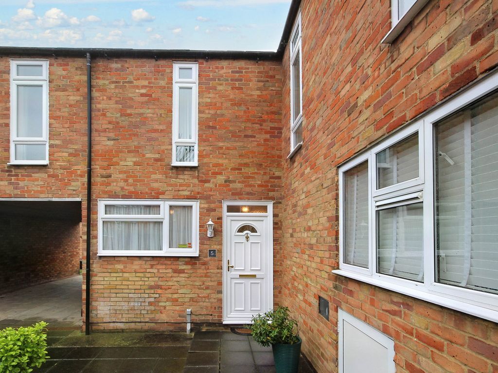 3 bed terraced house for sale in Beeston Courts, Basildon SS15 - Zoopla