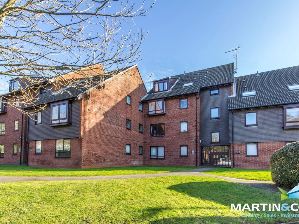 2 bed flat to rent in Humphrey Middlemore Drive, Harborne B17, £1,100 ...