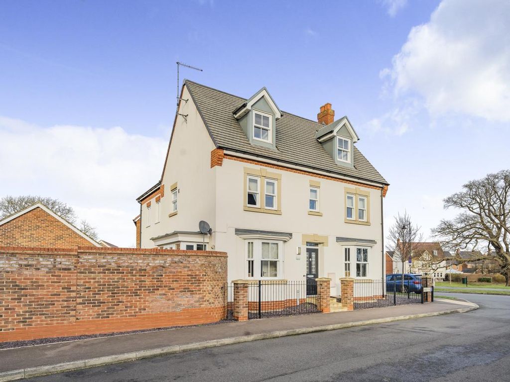 4 Bed Property For Sale In Manley Way Kempston Bedford Mk42 £450 000