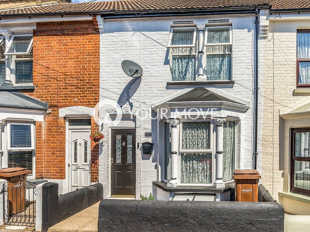 3 Bed Terraced House For Sale In Cavendish Avenue Gillingham Kent Me7