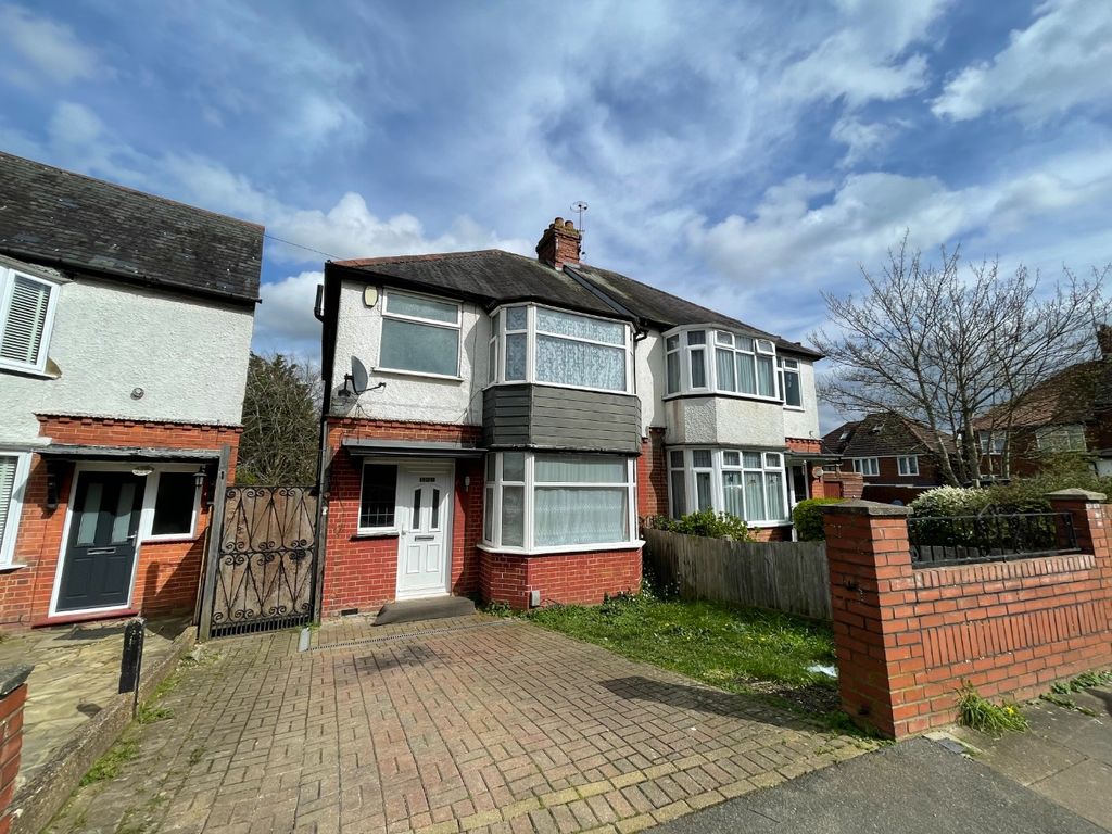 3 Bed Semi Detached House For Sale In Cowper Street Luton