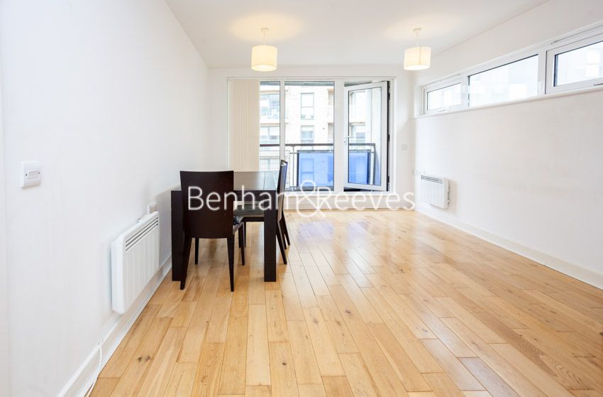2 bed flat to rent in Tarves Way, Surrey Quays SE10, £2,100 pcm - Zoopla