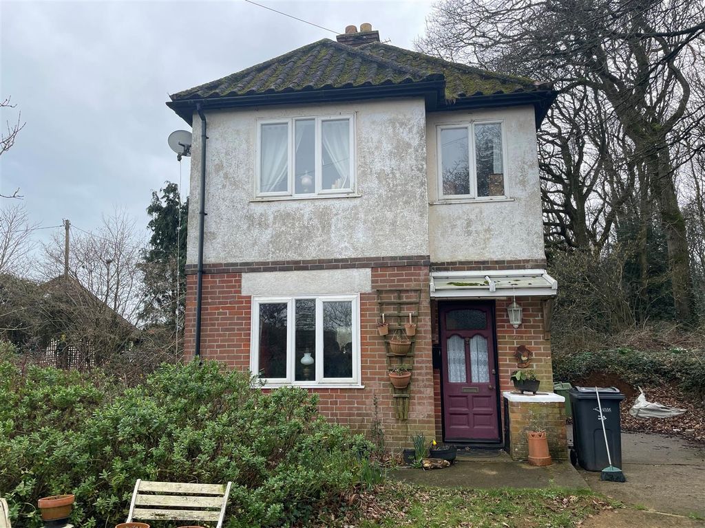 3 bed detached house for sale in Alverstone Road, Queen Bower, Sandown ...