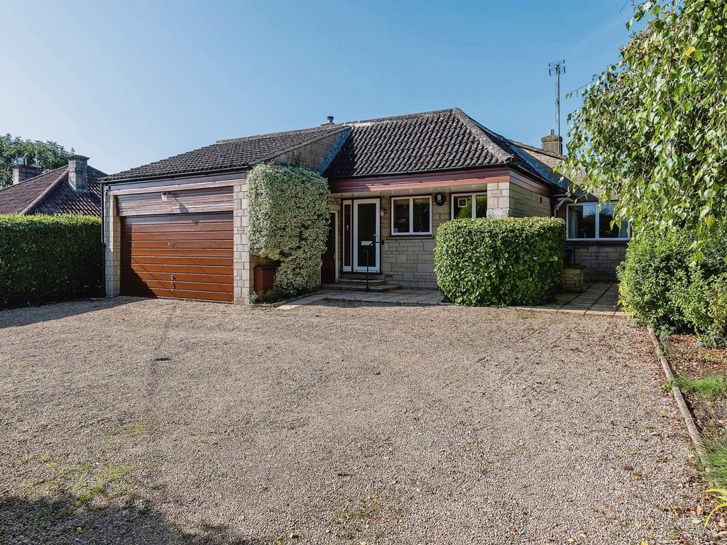 3 bed detached bungalow for sale in Hartham Lane, Biddestone ...
