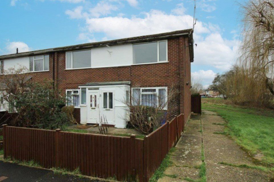 2 Bed Maisonette For Sale In Anglesey Avenue Farnborough Hampshire