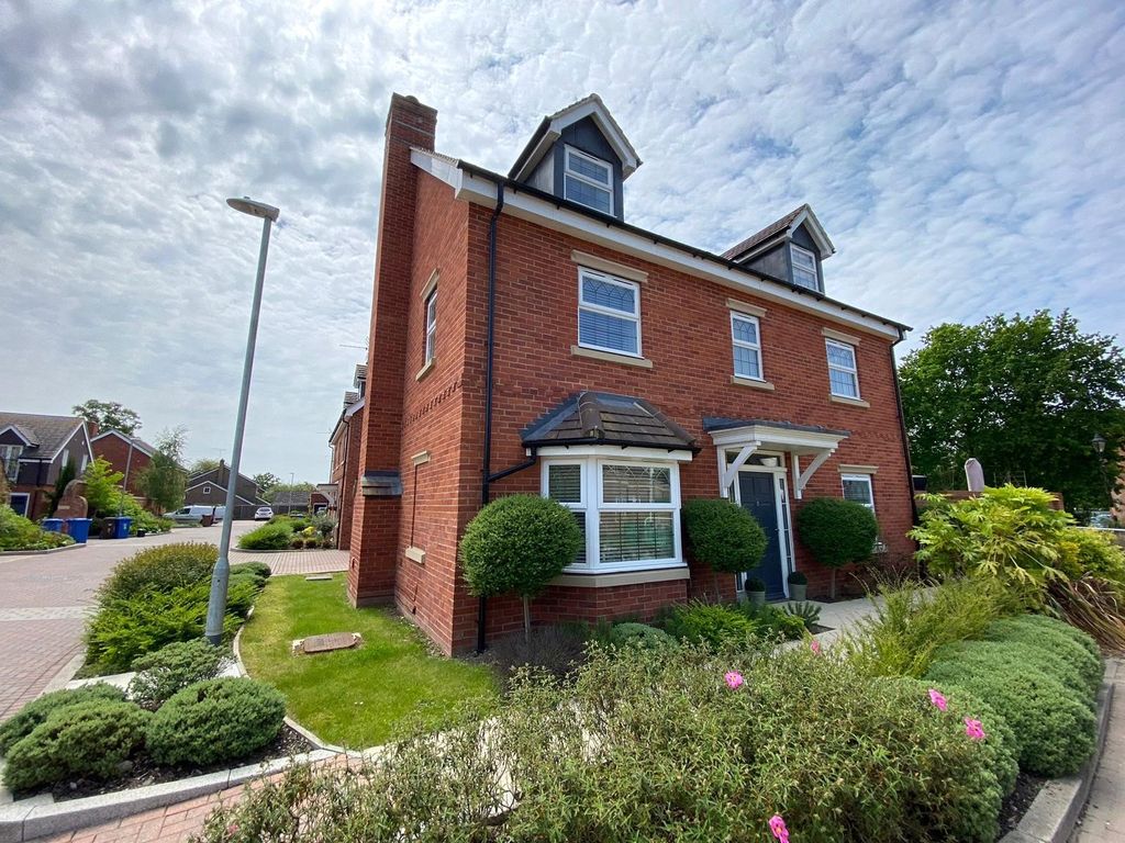 5 Bed Detached House For Sale In Hall Garden Binfield Bracknell