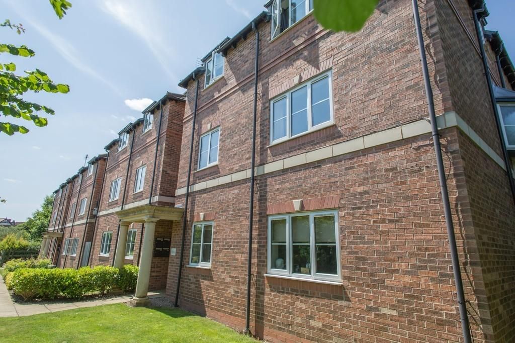 2 Bed Flat To Rent In Priory Gardens Hall Green Birmingham B28 £895