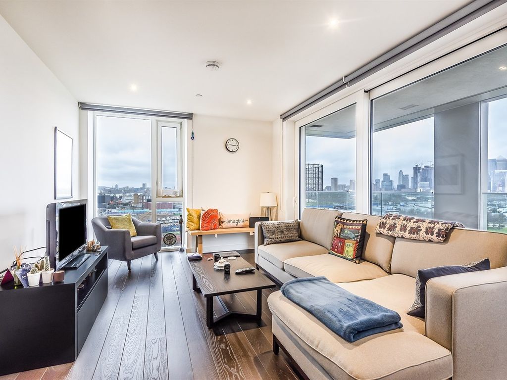 2 bed flat to rent in Pilot Walk, London SE10, £2,500 pcm - Zoopla