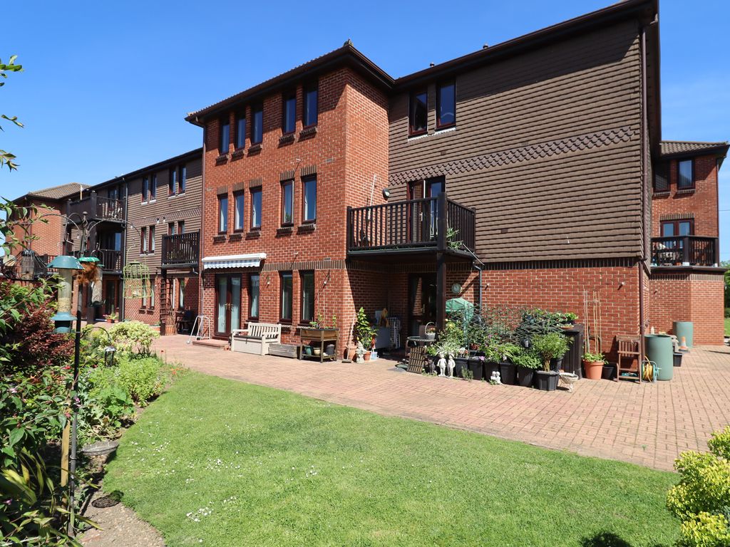 1 bed flat for sale in Hamble Lane, Hamble, Southampton SO31 - Zoopla