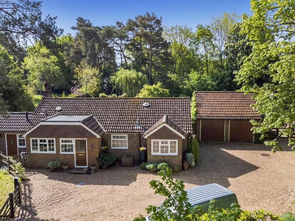 2 bed detached bungalow for sale in Chapel Road, Smallfield RH6, £ ...