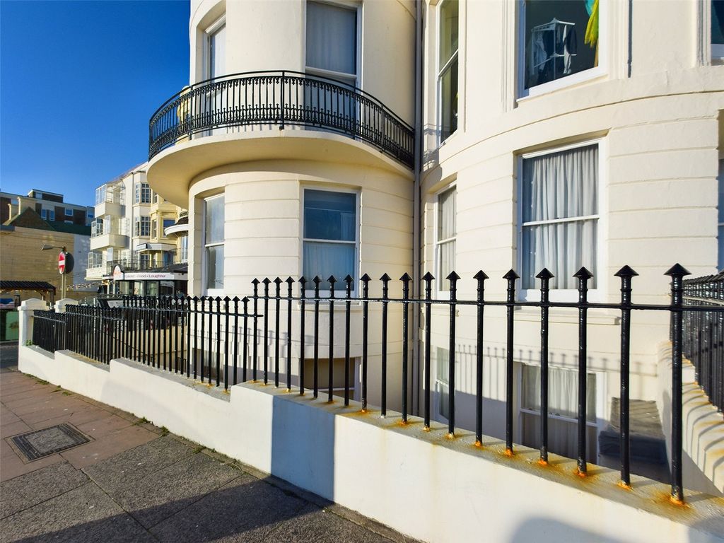 2 bed flat for sale in Marine Parade, Brighton, East Sussex BN2, £375,000 - Zoopla