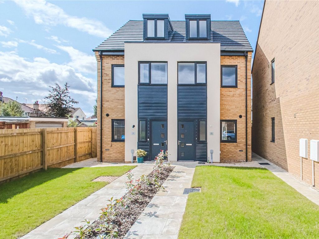 New Home 3 Bed Semi Detached House For Sale In Stratton Villas