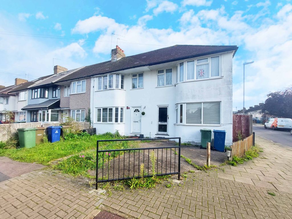 1 bed flat for sale in Rayners Lane, Harrow HA2, £255,000 - Zoopla