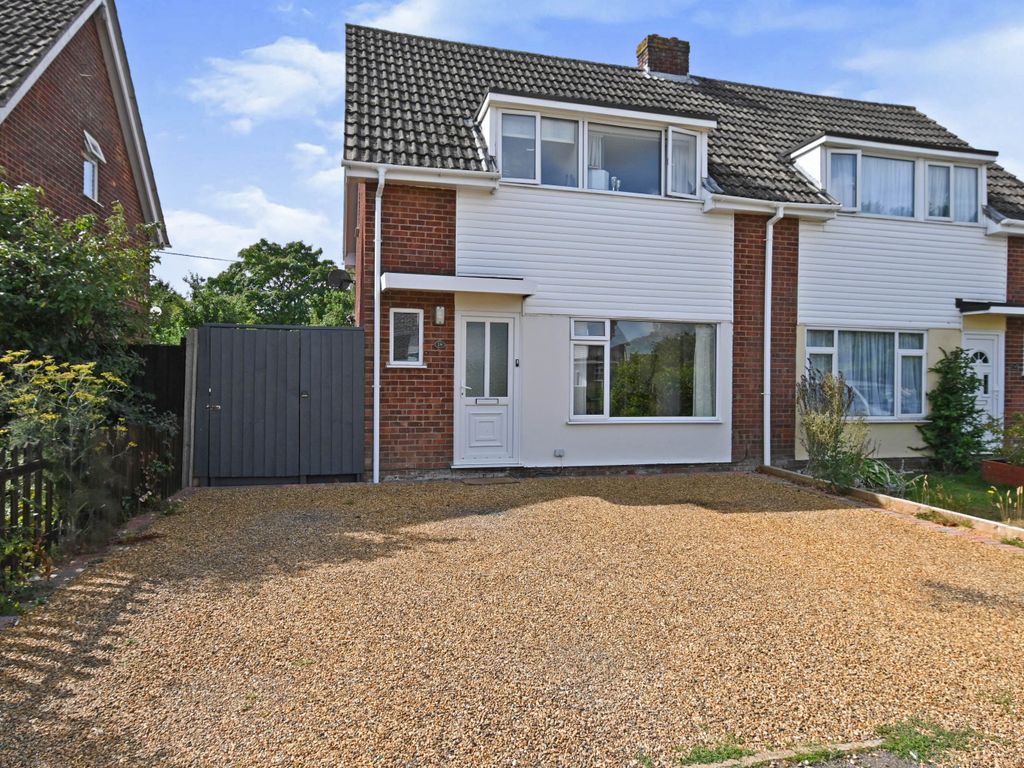 3 Bed Semi Detached House For Sale In Crown Way Banham Norwich Nr16