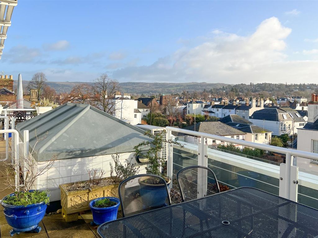 3 bed flat for sale in Priory Street, Cheltenham GL52 - Zoopla