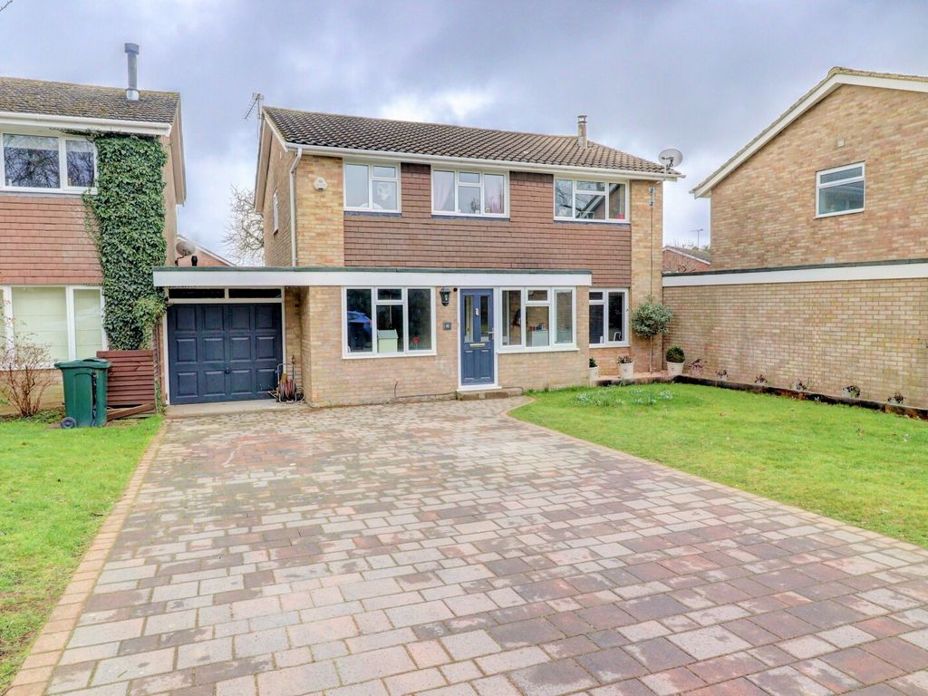 4 Bed Detached House For Sale In Cresswell Way Holmer Green High