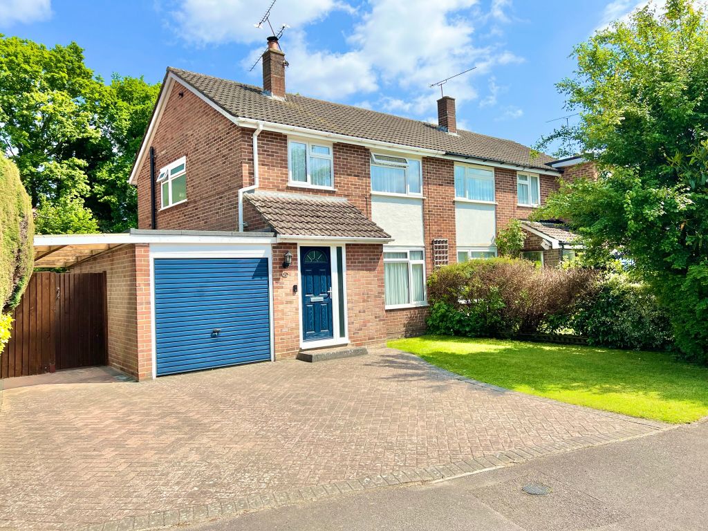 3 Bed Semi Detached House For Sale In Chestnut Road Farnborough Gu14