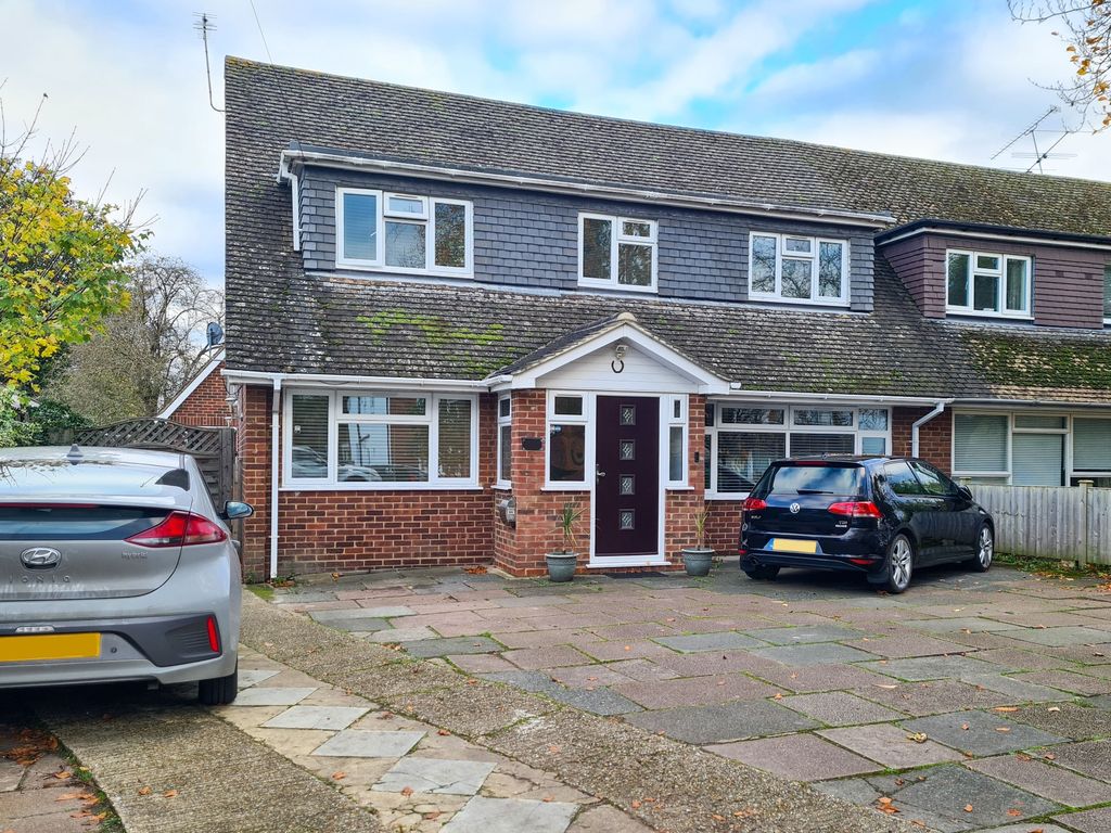 4 Bed Semi Detached House For Sale In Welley Road Wraysbury Staines