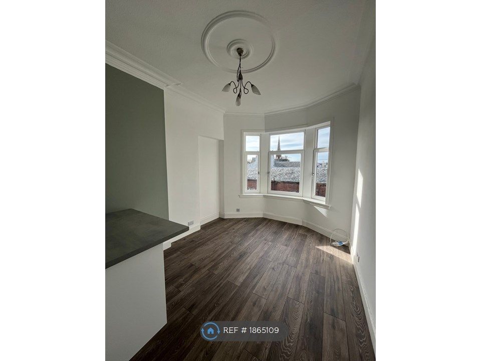 2 bed flat to rent in Brisbane Road, Largs KA30, £650 pcm - Zoopla