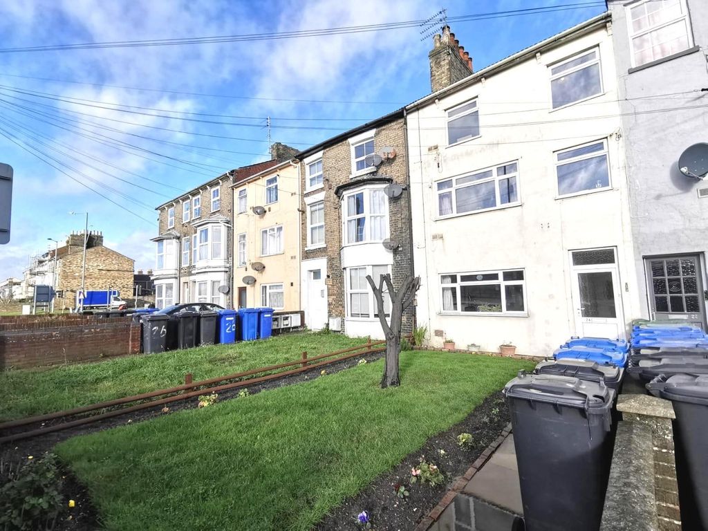 1 bed flat to rent in Denmark Road, Lowestoft NR32, £625 pcm - Zoopla