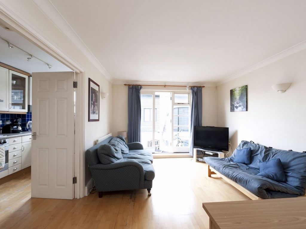 1 bed flat to rent in Latchmere Road, London SW11, £1,600 pcm - Zoopla