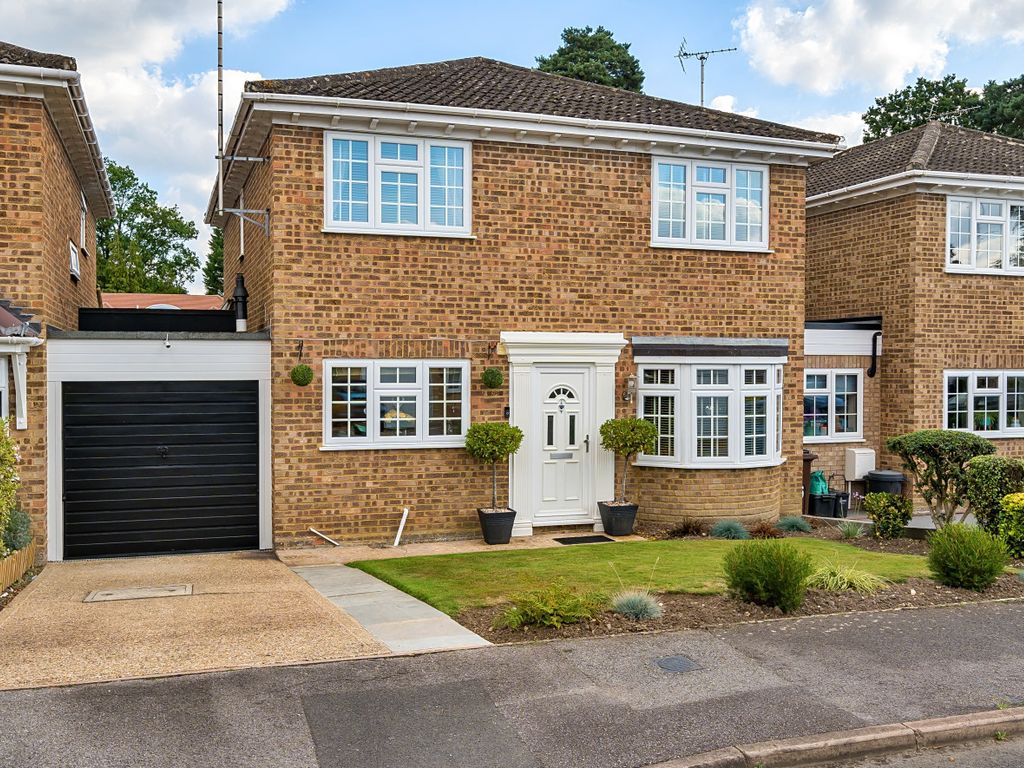 4 bed detached house for sale in Tickenor Drive, Finchampstead ...